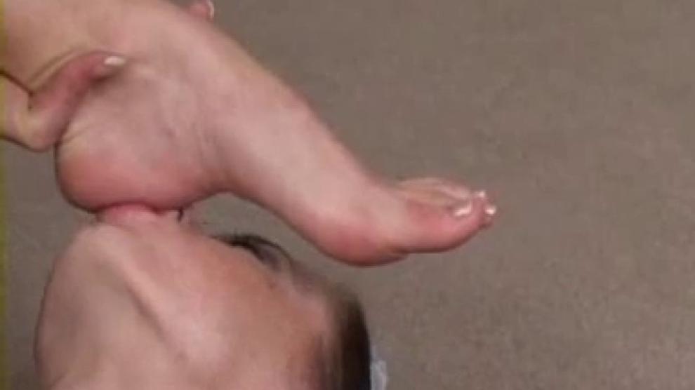 Maid Ann Harlow Worshiping Feet Ann Harlow Porn Videos