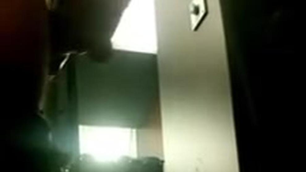 Flash 2 Teen In Mall Dressing Room