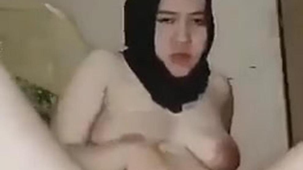 Melayu Pakai Tudung Melancap Malaysian Woman Porn Videos