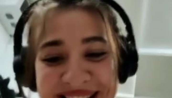 Teen Flashing Pussy Gym Tnaflix Porn Videos