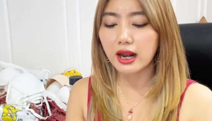 Tank Top Selling Bra Tnaflix Porn Videos