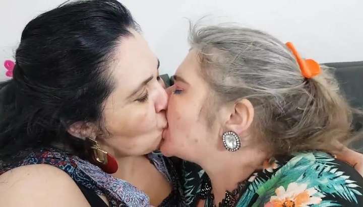Two Mature Kissing Tnaflix Porn Videos