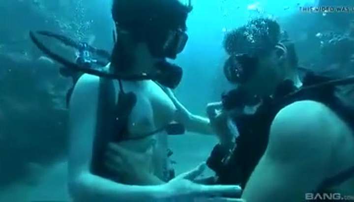 Sex Under Water Tnaflix Porn Videos