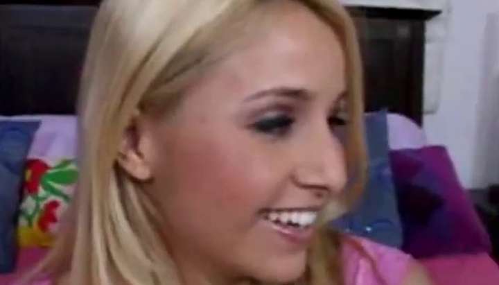 Hot Kissing Lesbians Tnaflix Porn Videos